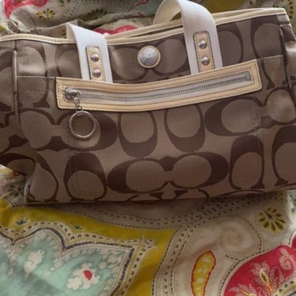 Coach | Bags | Coach Noc93 F14878 Daisy Signature Tote Tan | Poshmark